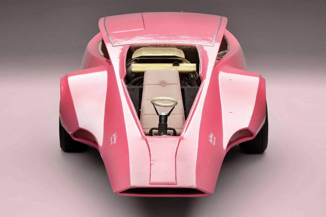 La historia del Panthermobile, la excéntrica limusina de la Pantera Rosa