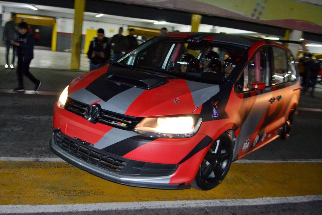 Qué es la Race Van y por qué la podés disfrutar con tus amigos