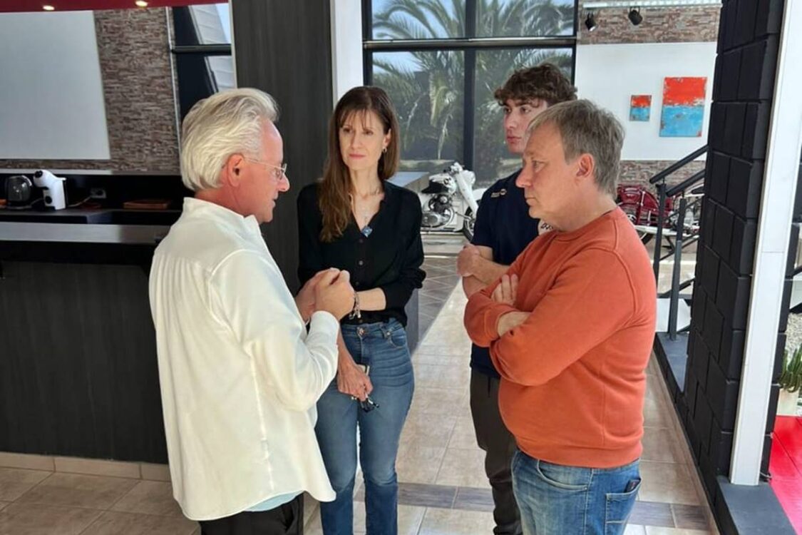 Horacio Pagani visitó Alisi Motors, donde se fabrica la réplica ...