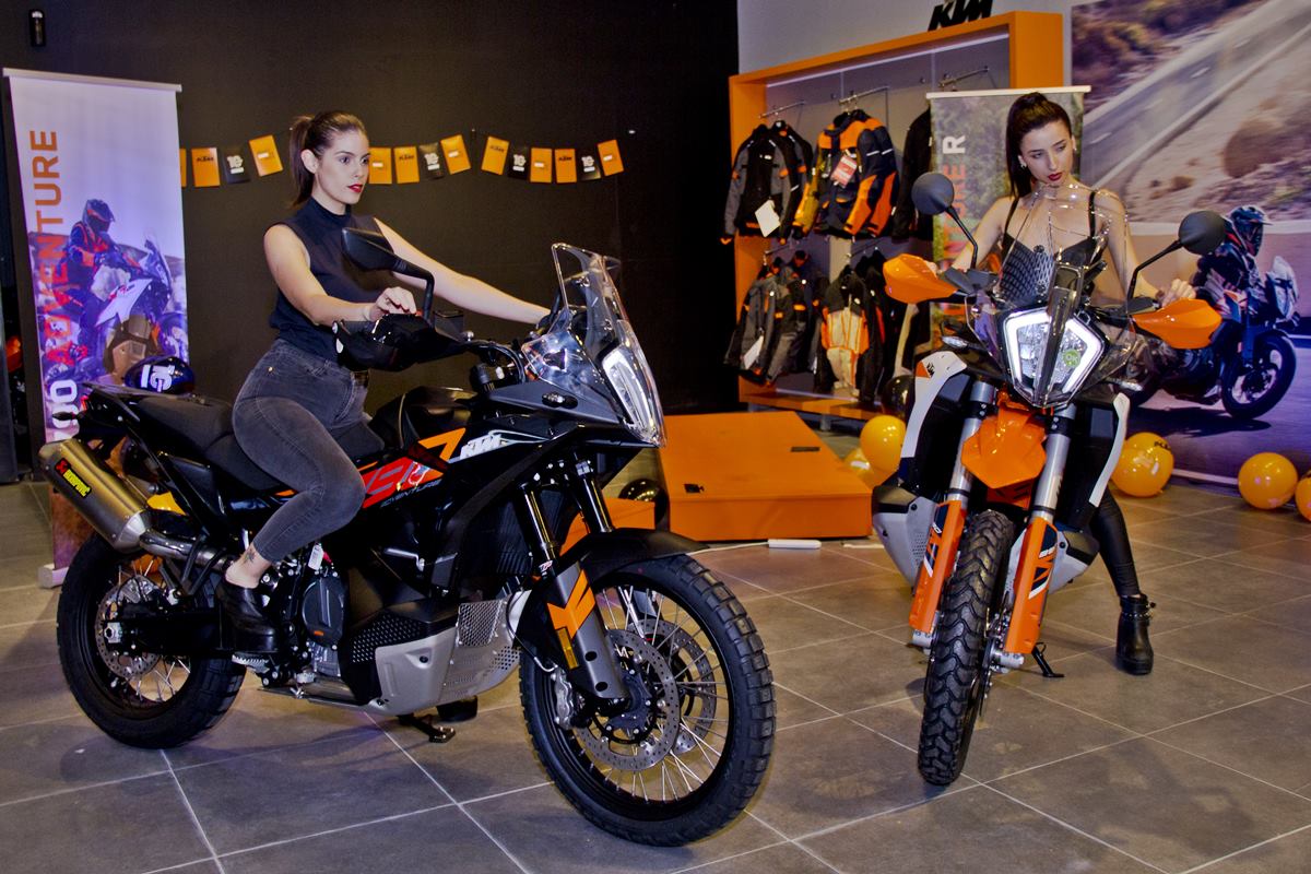 KTM presentó los nuevos modelos 890 Adventure R y 790 Adventure