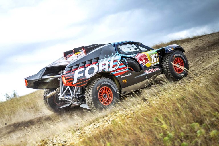 Mattias Ekström completa su dream team de Ford para el Rally Dakar 2025