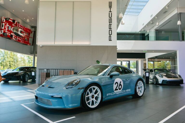 Porsche Center Buenos Aires se inauguró con tres novedades para Argentina