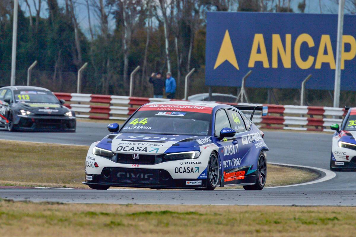 TCR South America en Mercedes: El Tanito Pernía se afianza en la cima
